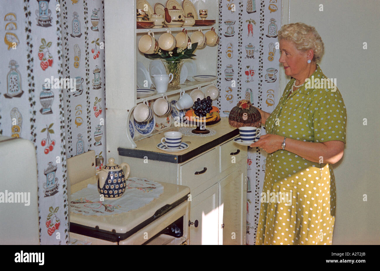 1960's kitchen hi-res stock photography and images - Alamy