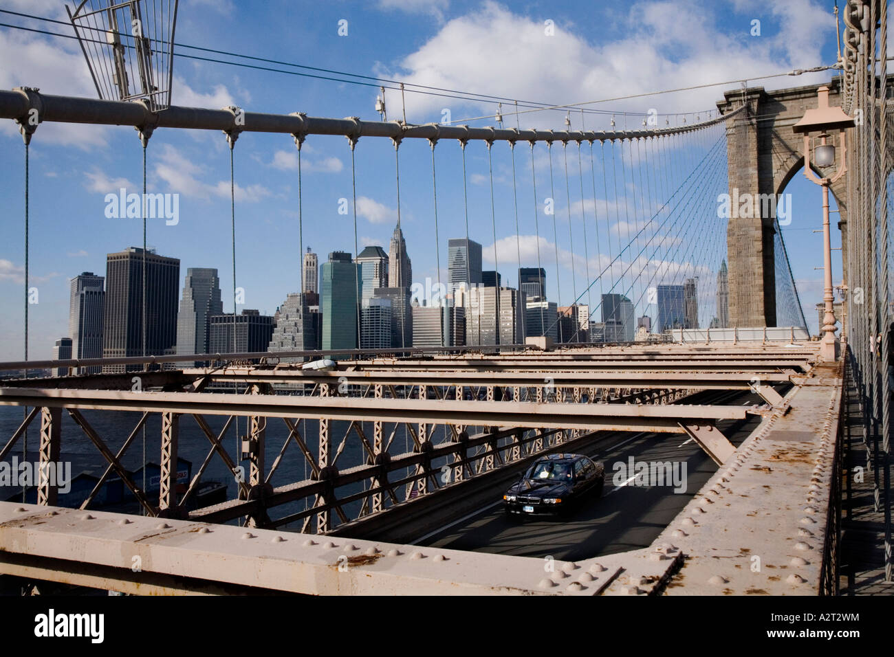 Nyc building upper level hi-res stock photography and images - Alamy