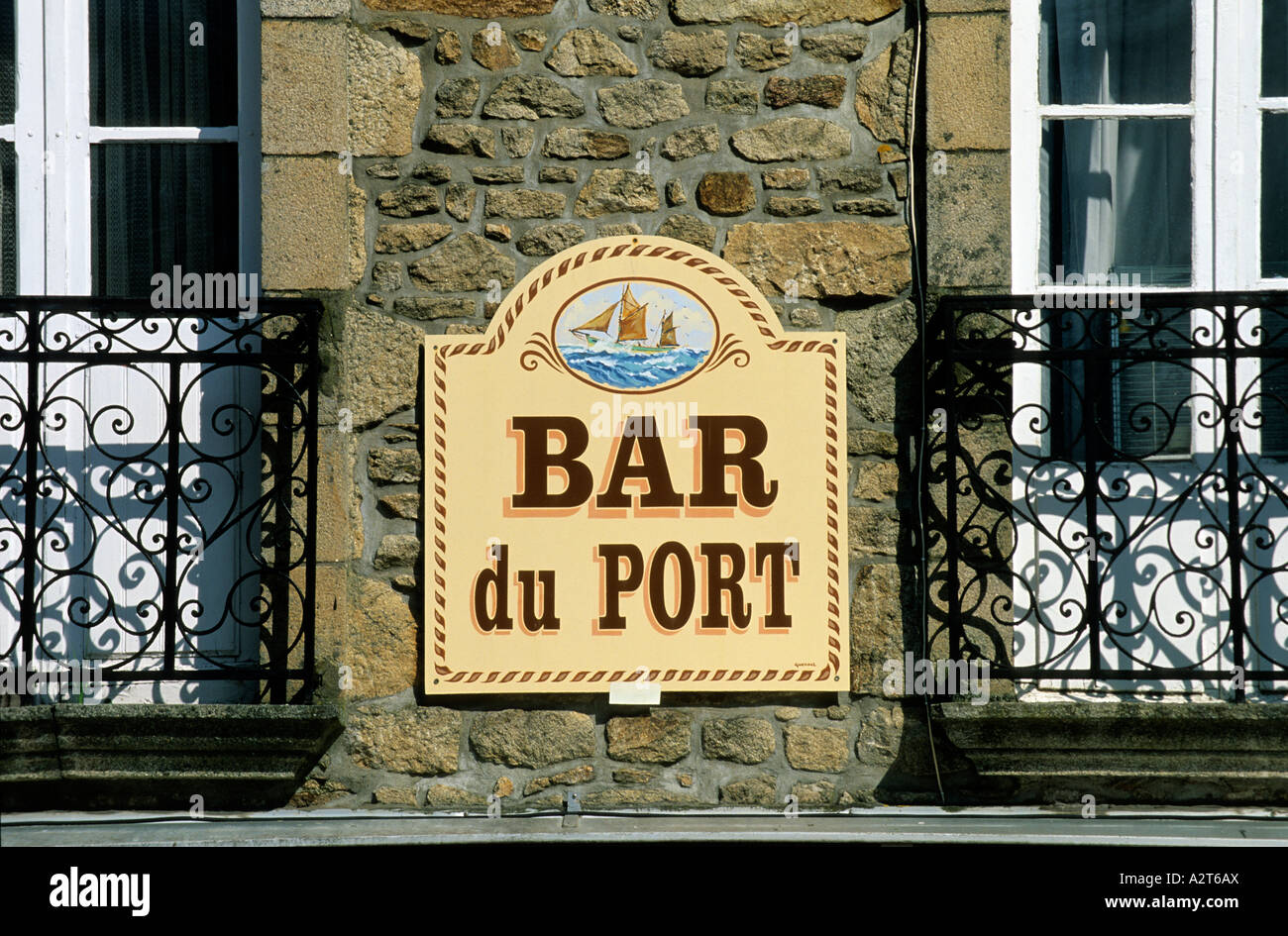 France, Morbihan, Auray, Bar du Port Stock Photo - Alamy