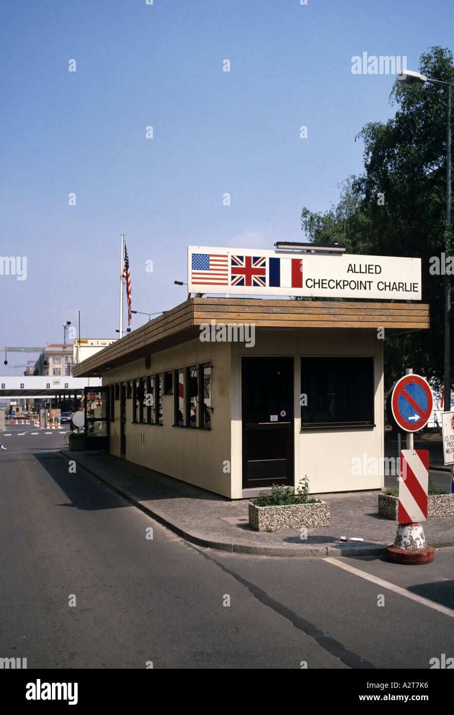 Border crossing point allied checkpoint charlie hi-res stock ...