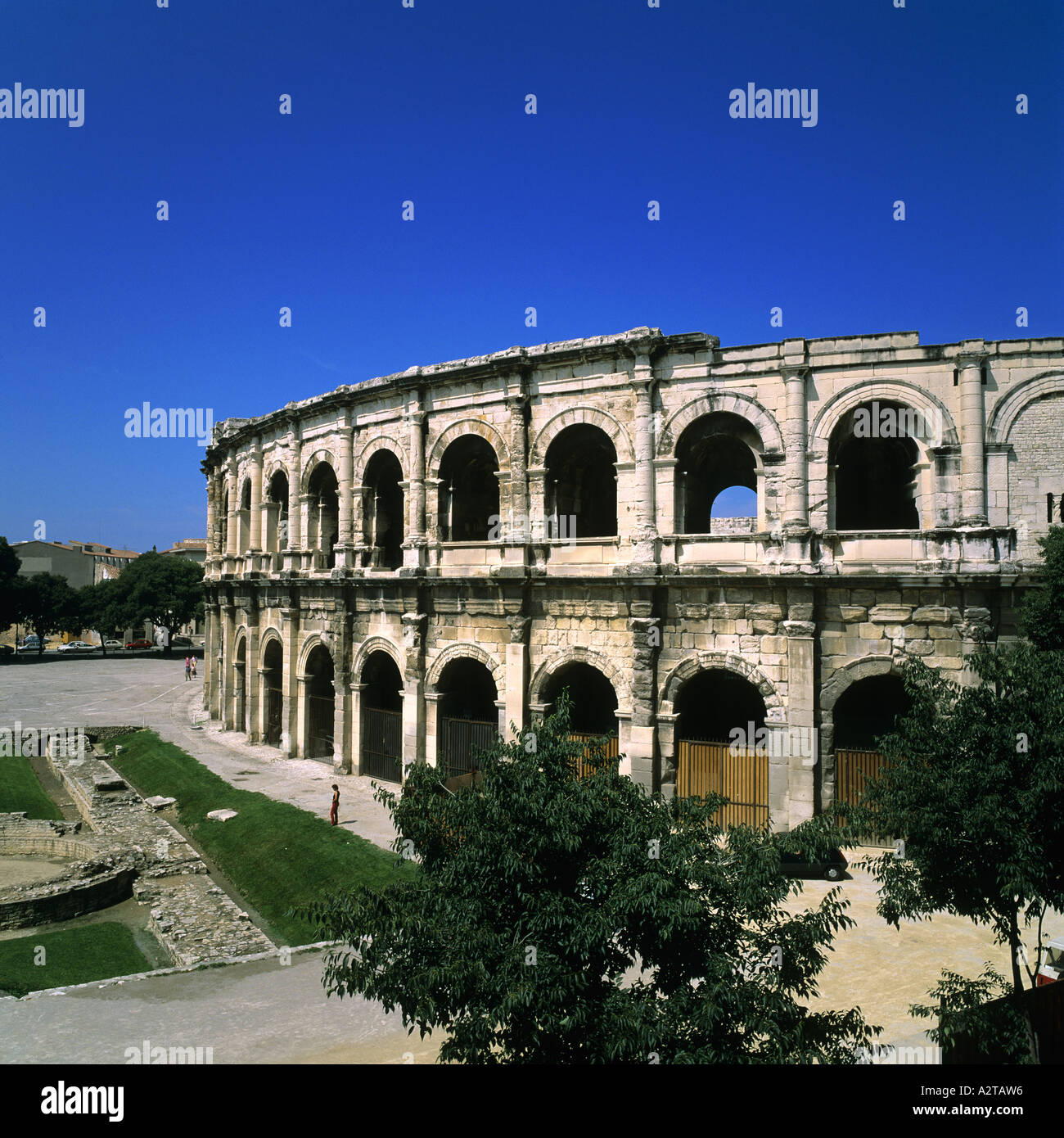 ROMAN ARENA AMPHITHEATRE NIMES PROVENCE FRANCE Stock Photo - Alamy