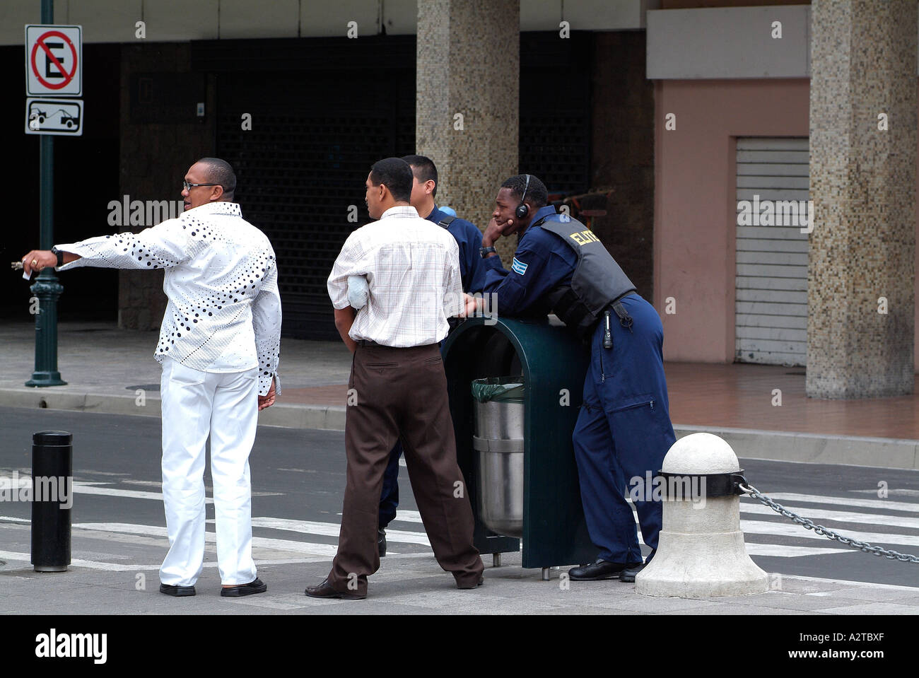 People talking on a sidewalk in Guayaquil, Ecuador Stock Photo - Alamy