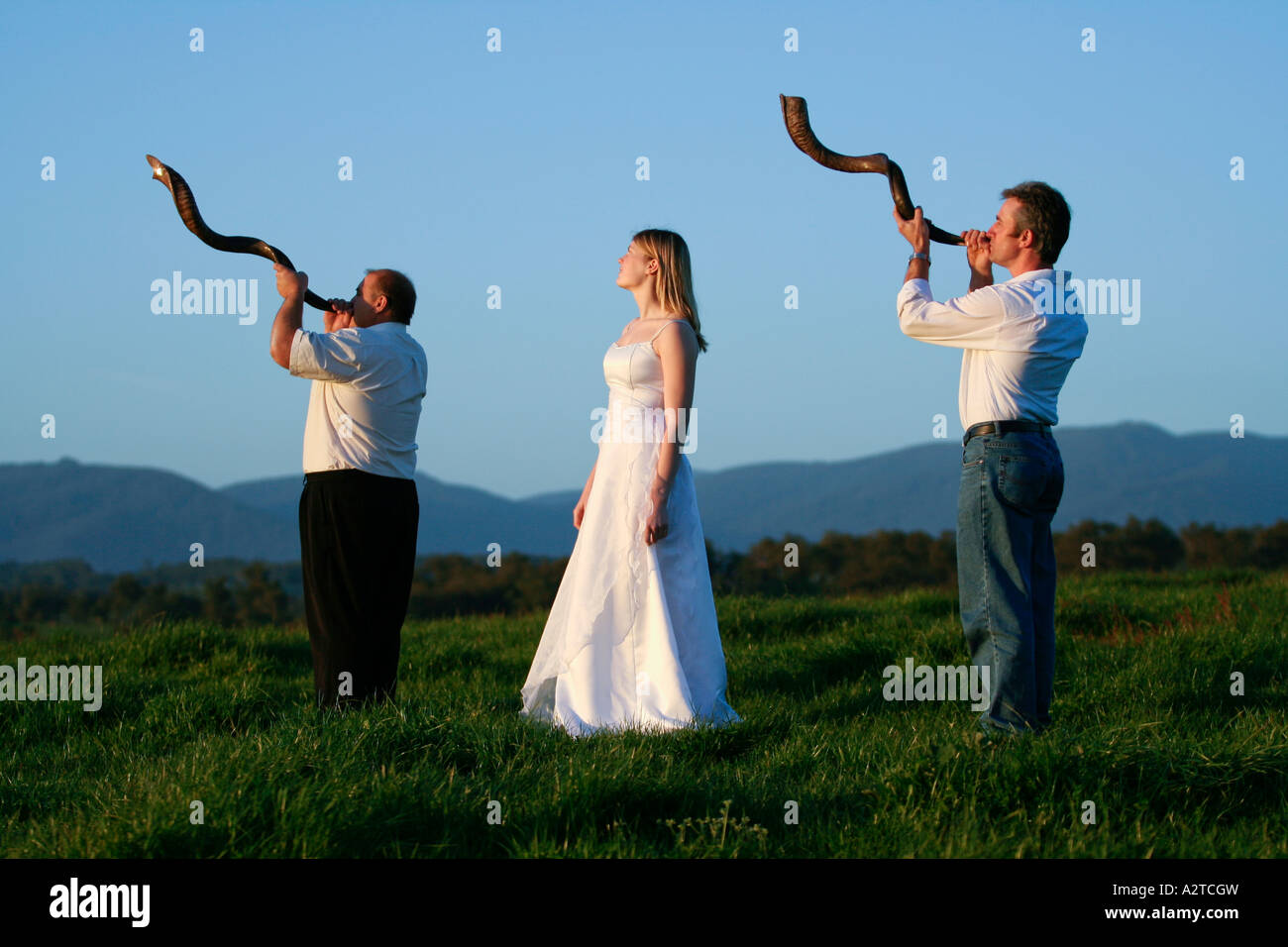 Female rabbi worship hi-res stock photography and images - Alamy