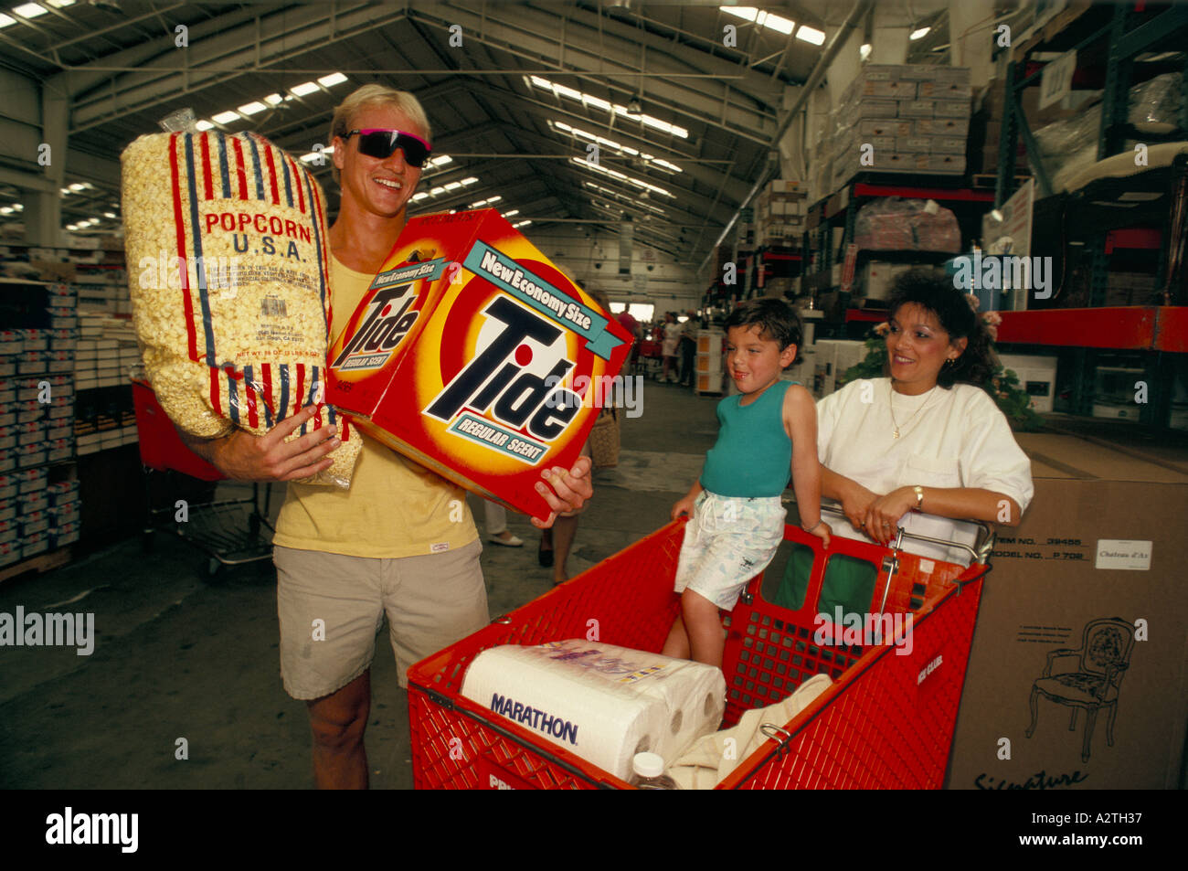 shoppers at warehouse san diego california Stock Photo - Alamy