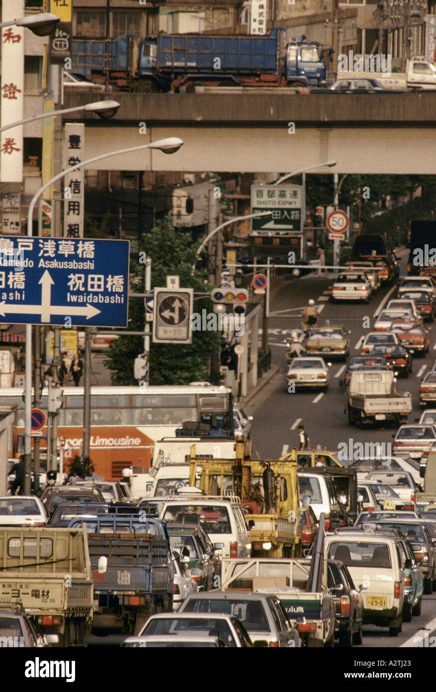 heavy traffic tokyo Stock Photo - Alamy