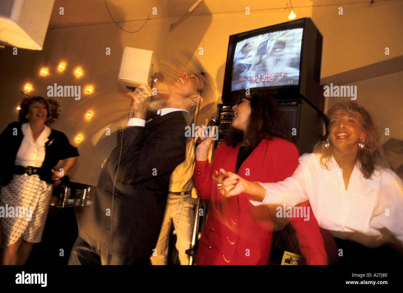 Uk nightlife 1990s hi-res stock photography and images - Alamy