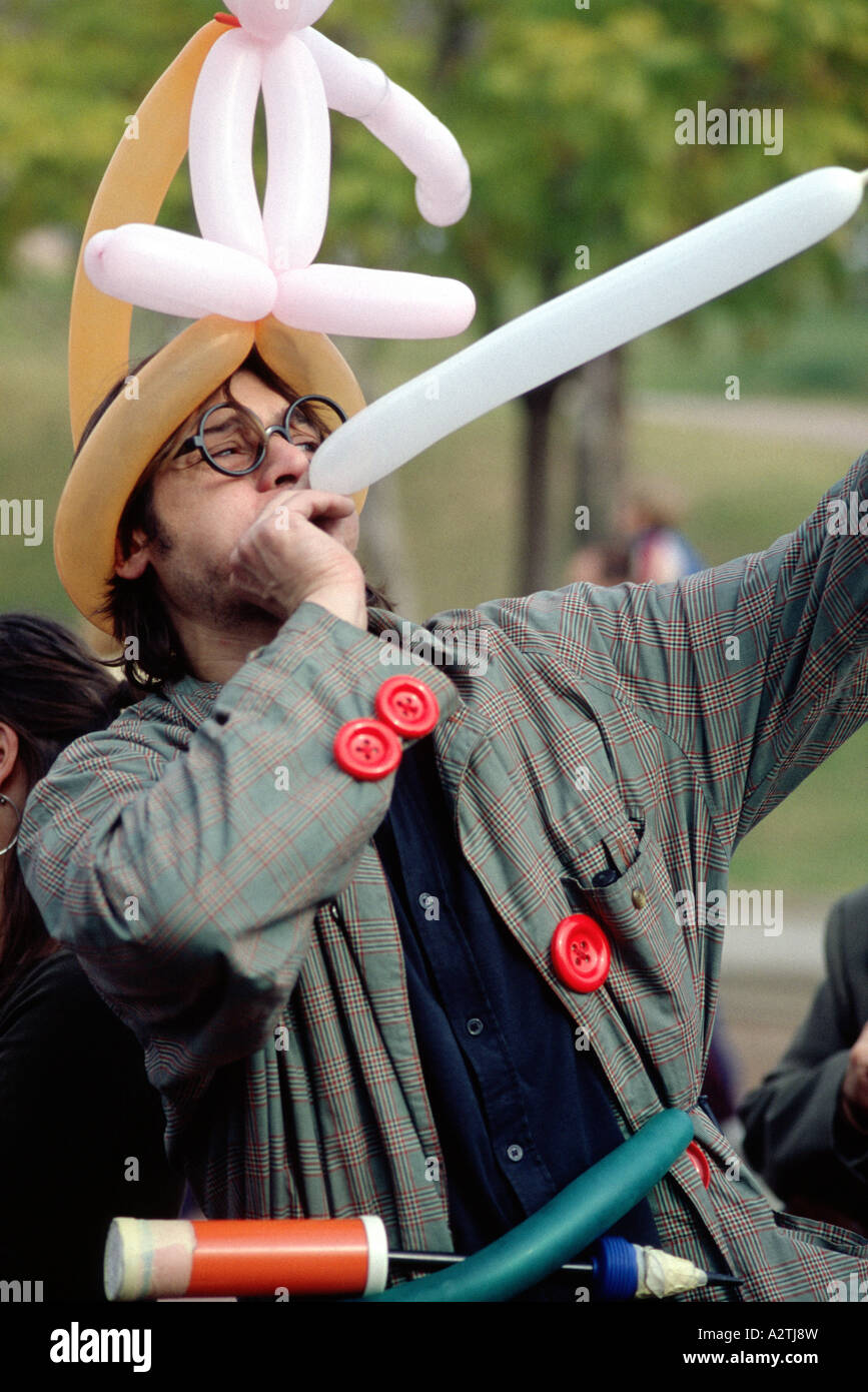 Balloon artist hi-res stock photography and images - Alamy