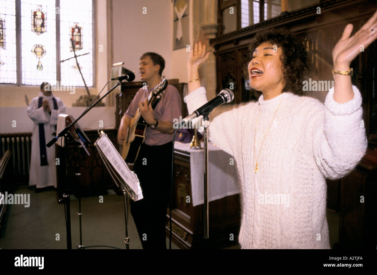 Singing hymn church england hi-res stock photography and images - Alamy
