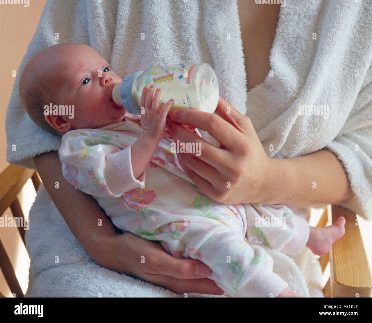 Premature baby feeding hi-res stock photography and images - Alamy