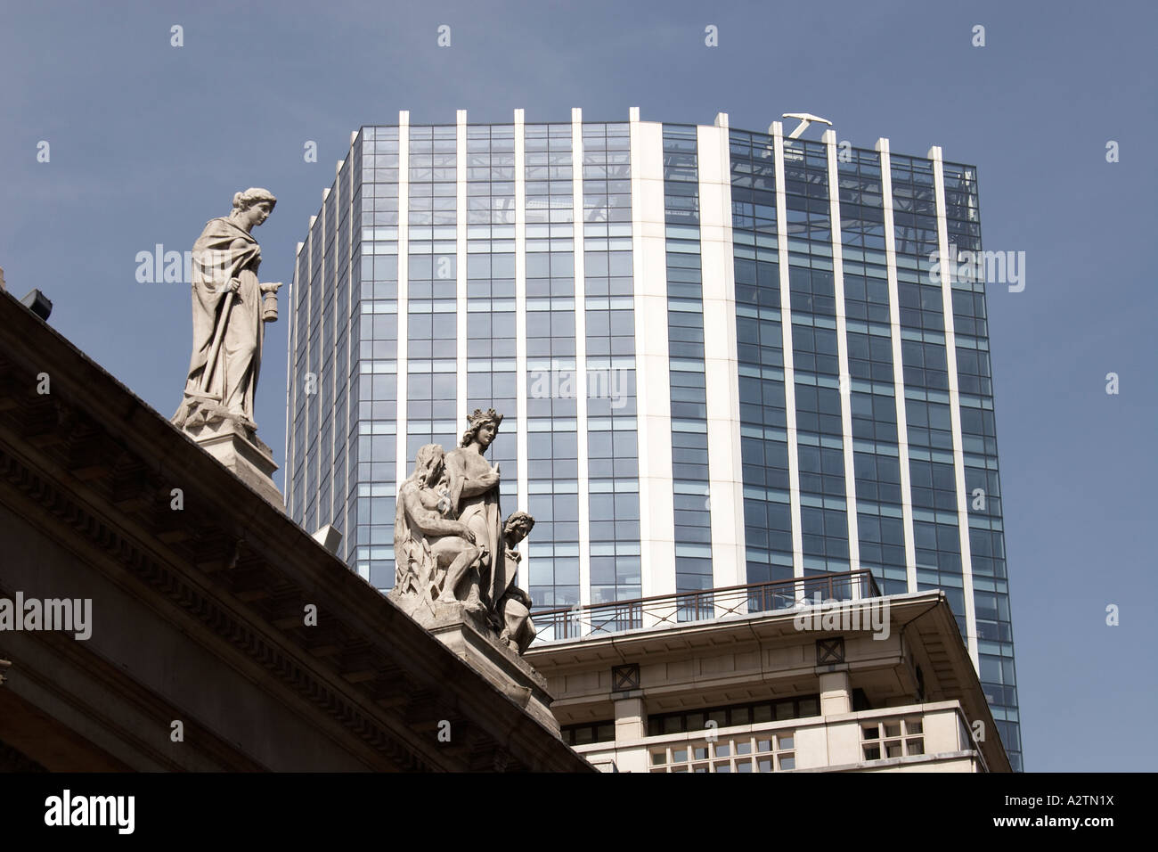 Britannia statue statues london hi-res stock photography and images - Alamy