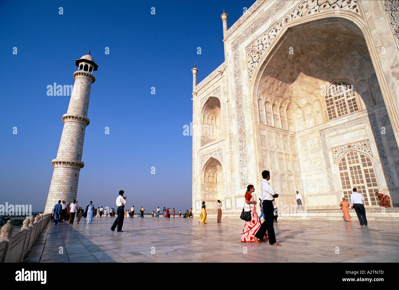 Iconic taj mahal agra hi-res stock photography and images - Alamy