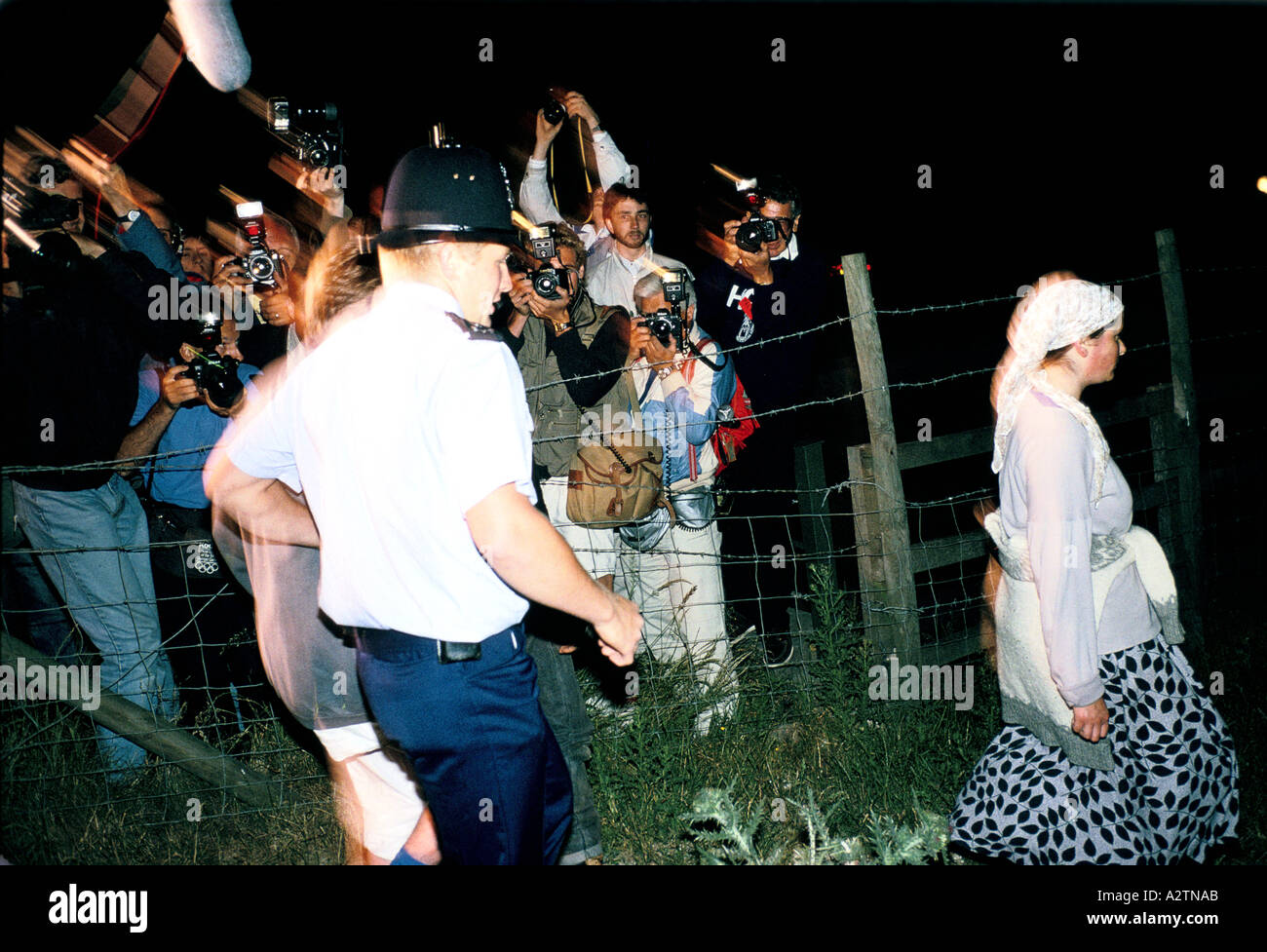 police hippie confrontation at stonehenge solstice Stock Photo - Alamy