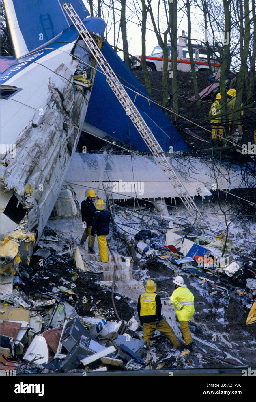 Plane crash hi-res stock photography and images - Alamy