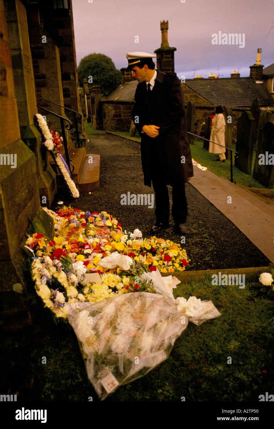 lockerbie memorial service dryfesdale cemetary 04 01 1989 1989 Stock ...