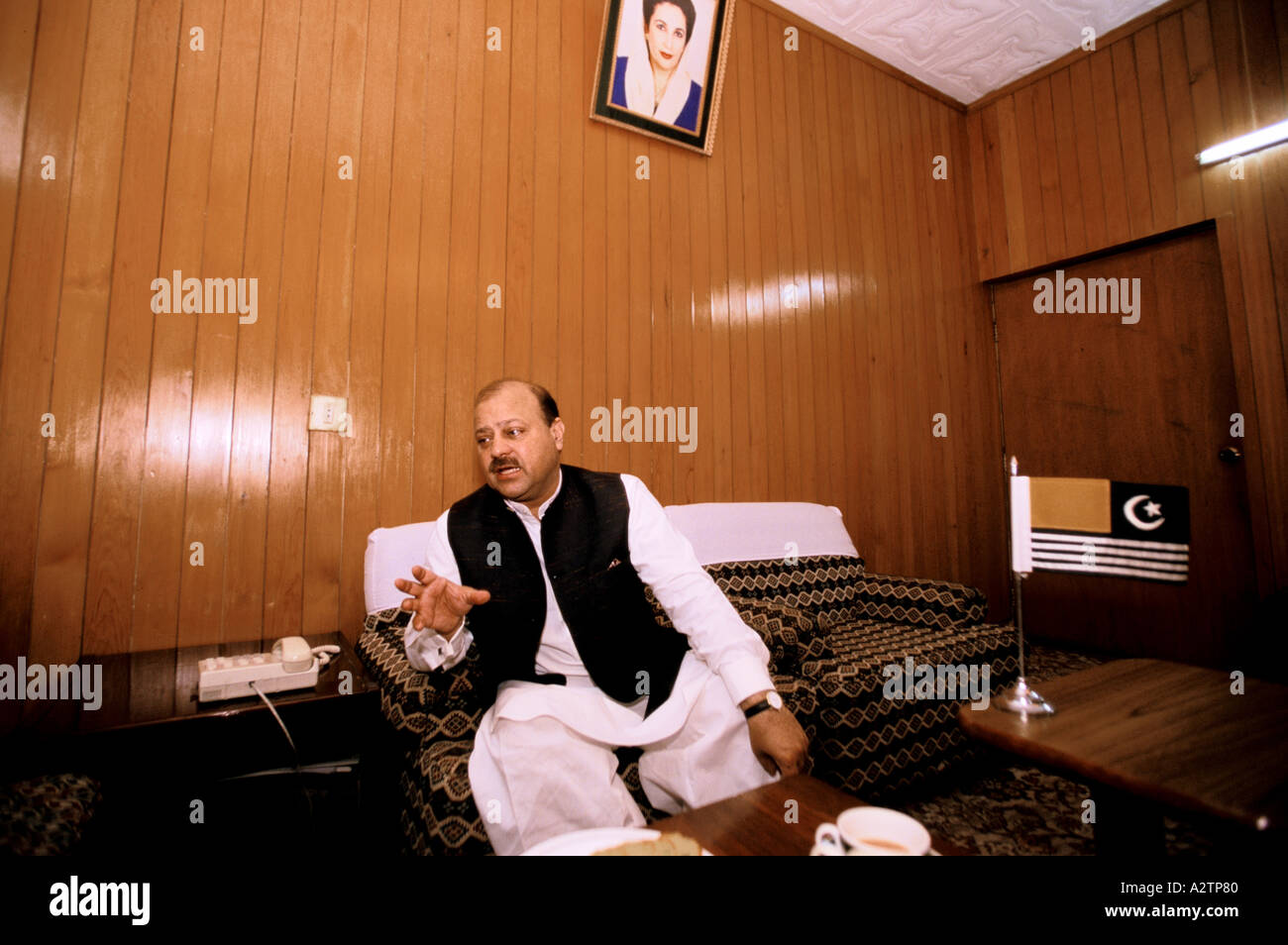 kashmir under conflict 1999 prime minister of azad kashmir sultan ...