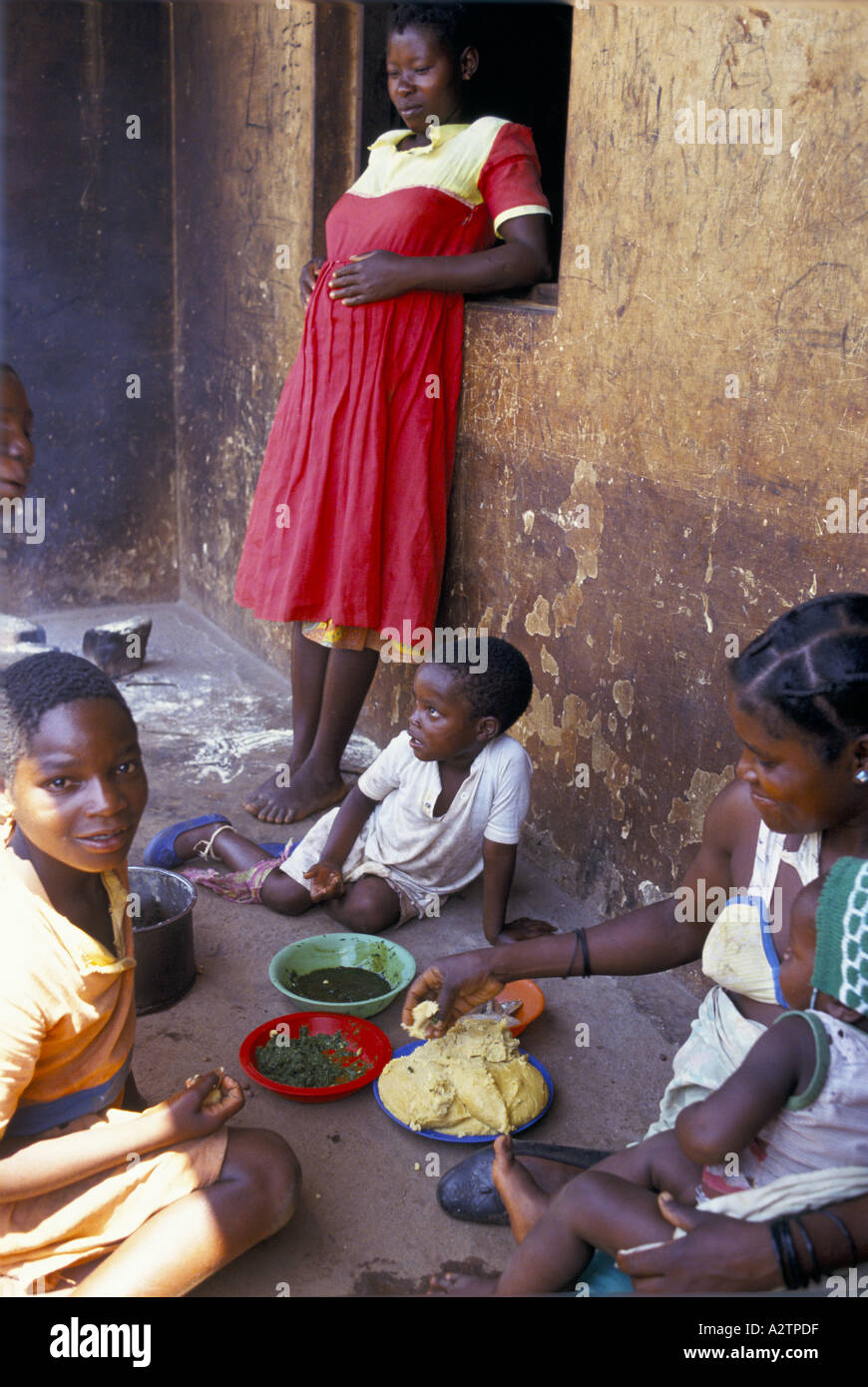 Poor poverty pregnant girl hi-res stock photography and images - Alamy