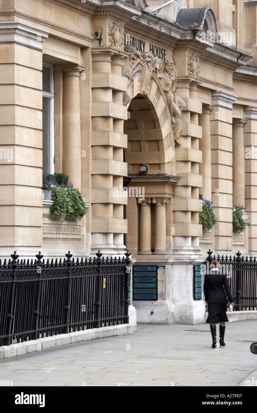Old 1901 sandstone buildings of Salisbury House on Finsbury Circus and ...