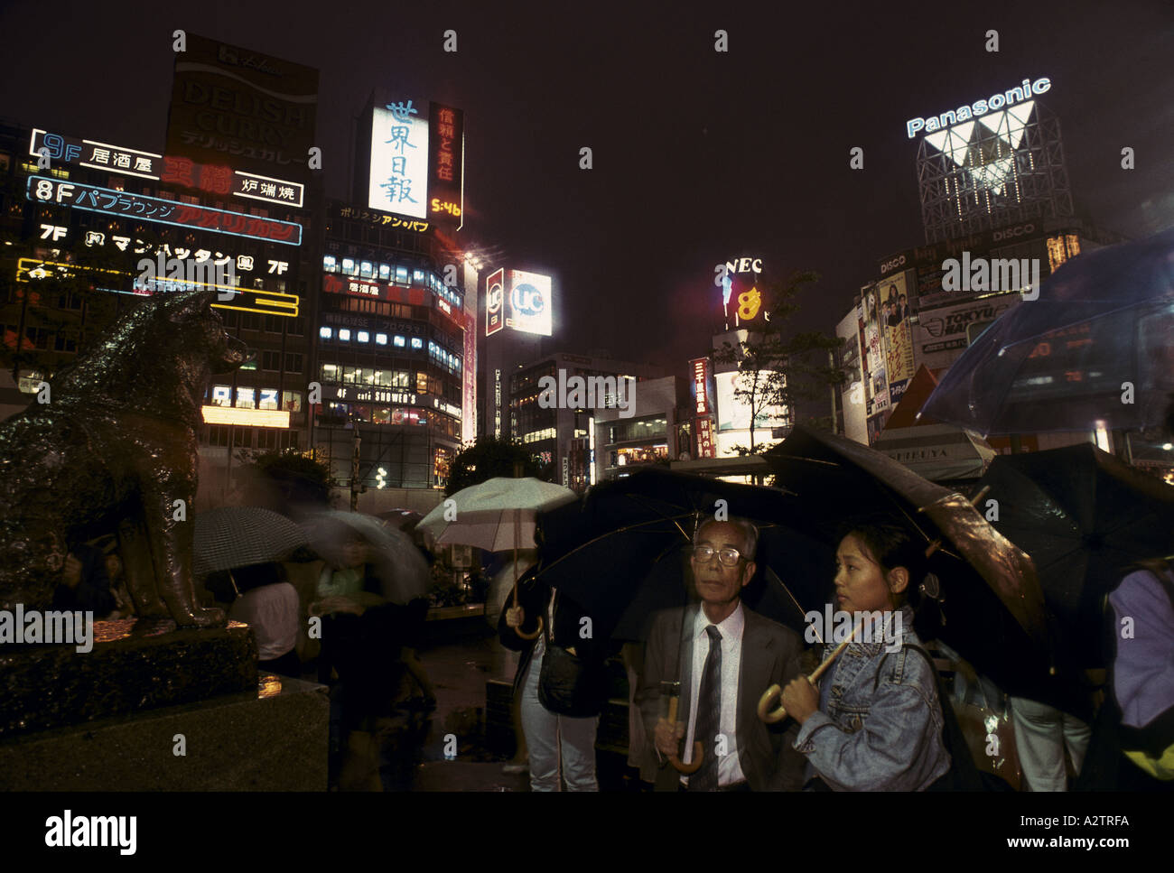 tokyo street scene night Stock Photo - Alamy