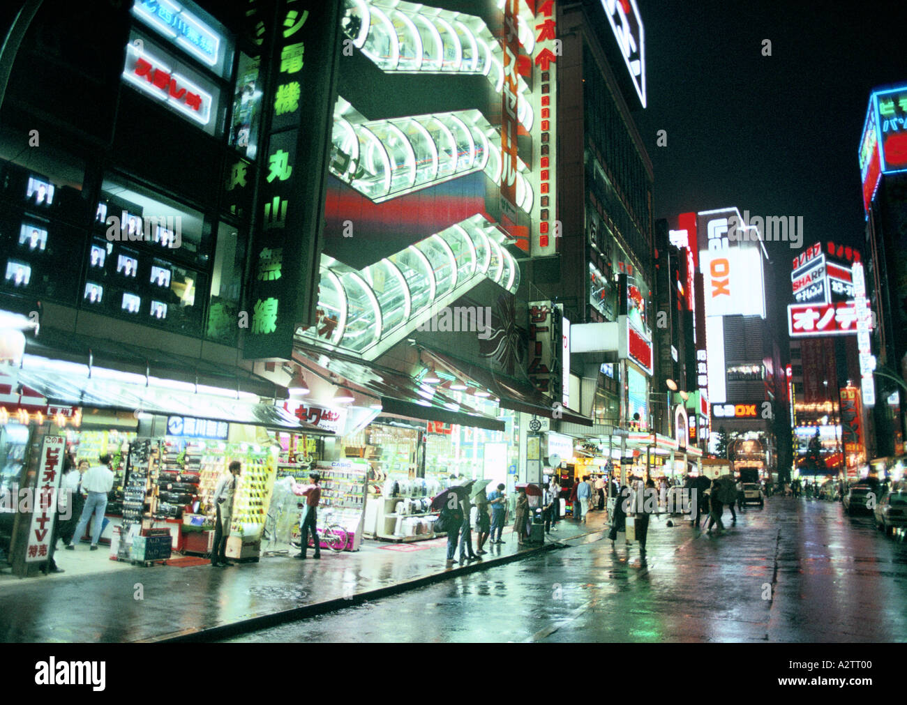 tokyo crowded street scene japan Stock Photo - Alamy