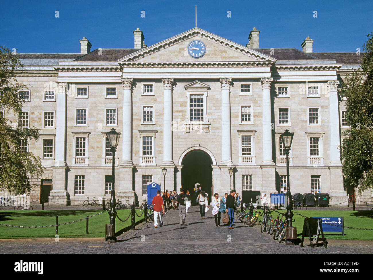 College excursion hi-res stock photography and images - Alamy