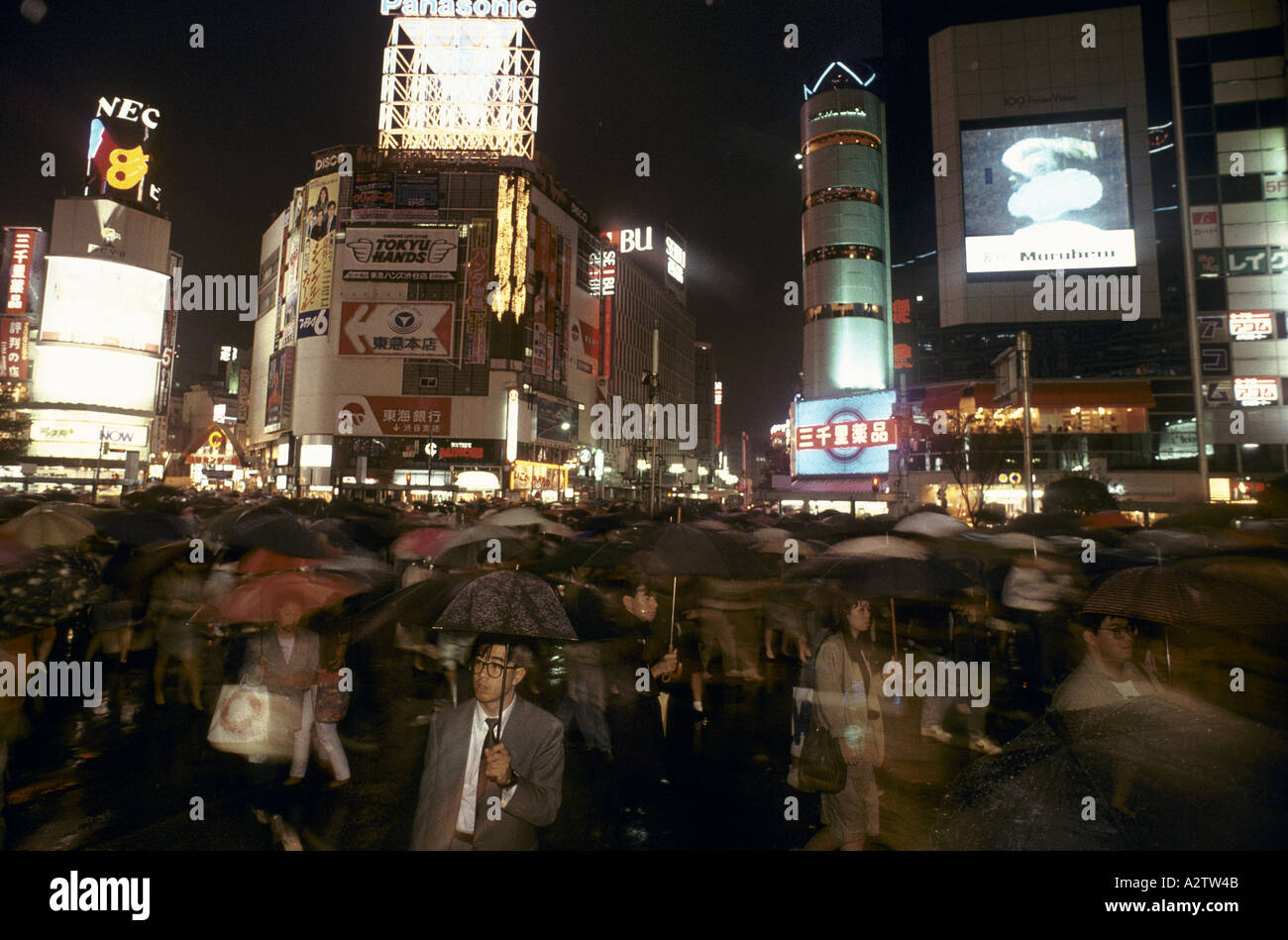 japan tokyo street scene at night in the rain Stock Photo - Alamy