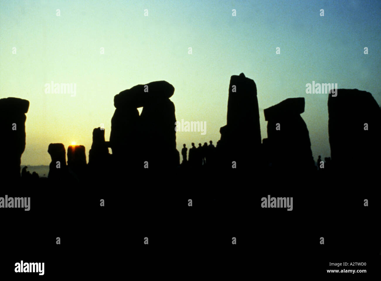 Midsummer solstice stonehenge hi-res stock photography and images - Alamy