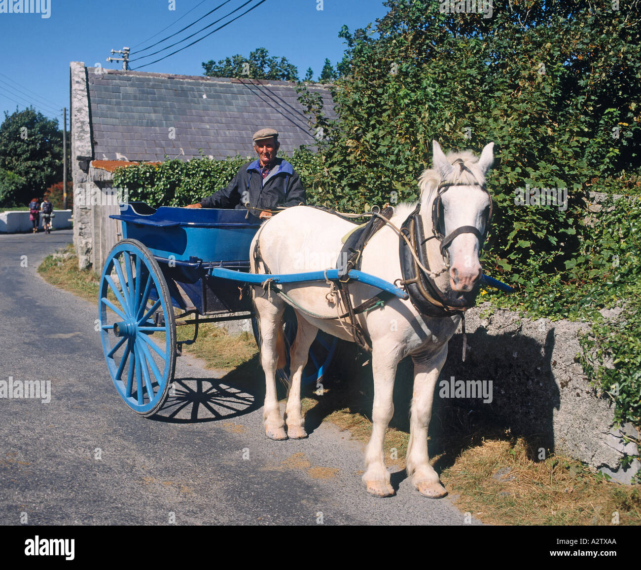Horse And Cart Ireland High Resolution Stock Photography and Images - Alamy