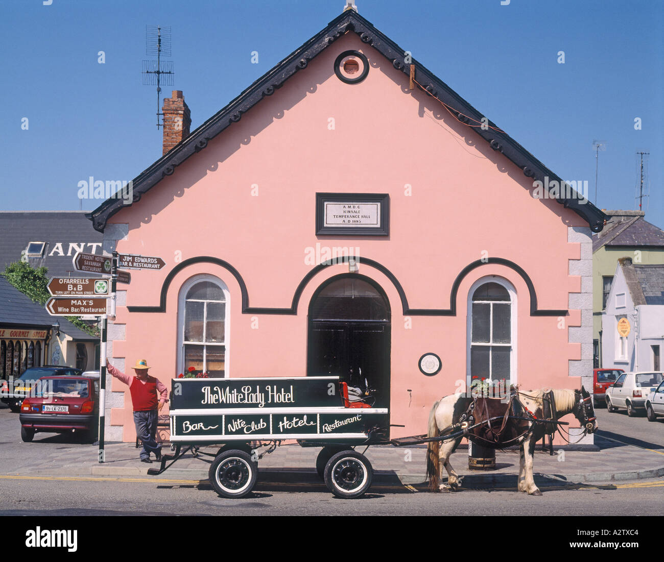 Traditional horse cart ireland hi-res stock photography and images - Alamy