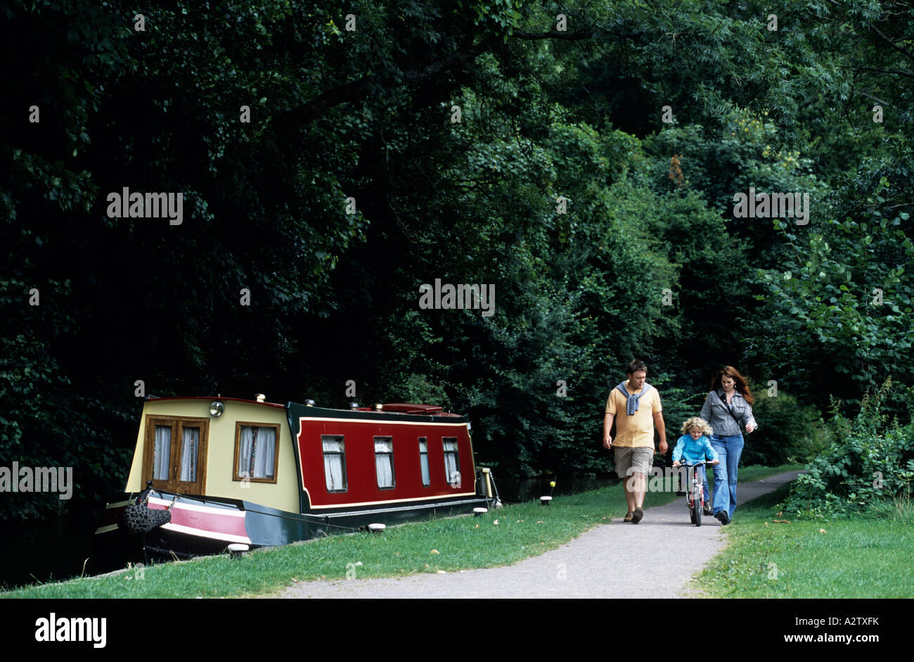 Family scenery hi-res stock photography and images - Alamy