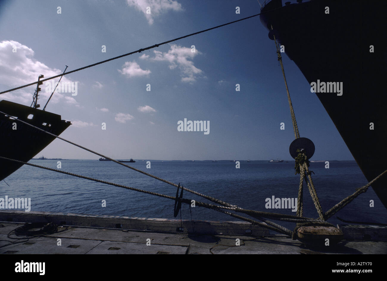 Havana docks hi-res stock photography and images - Alamy