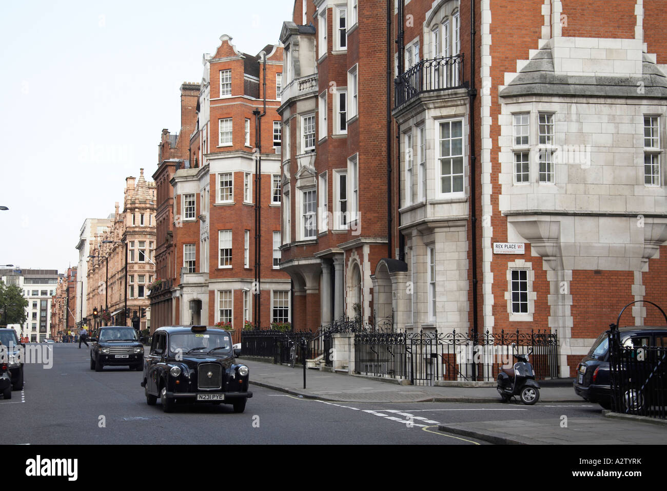 Mount street and london hi-res stock photography and images - Alamy
