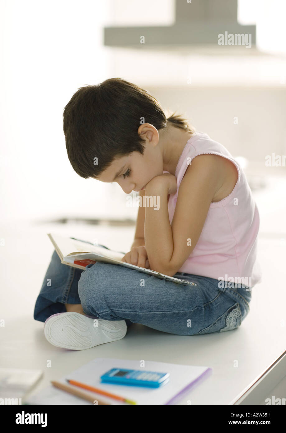 Child holding hands under kitchen hi-res stock photography and images ...