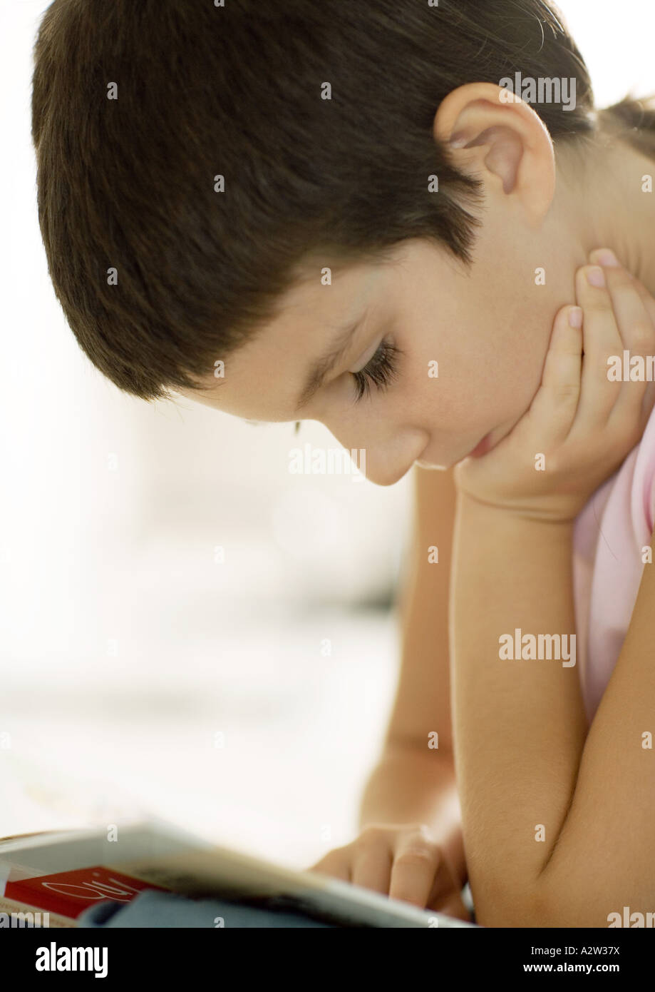 Child reading book Stock Photo - Alamy