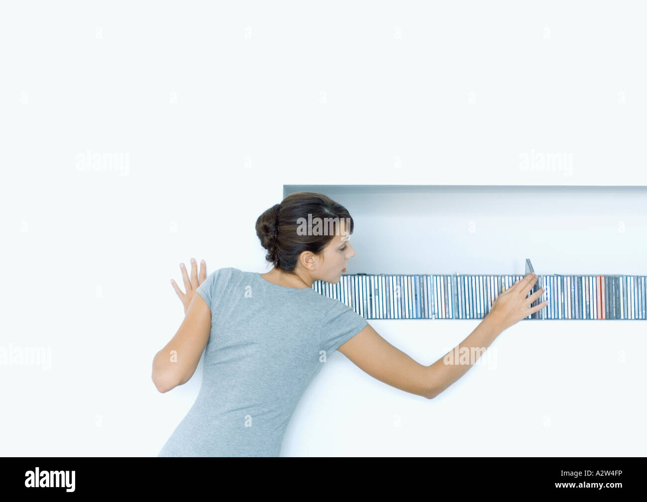 Woman reach shelves hi-res stock photography and images - Alamy