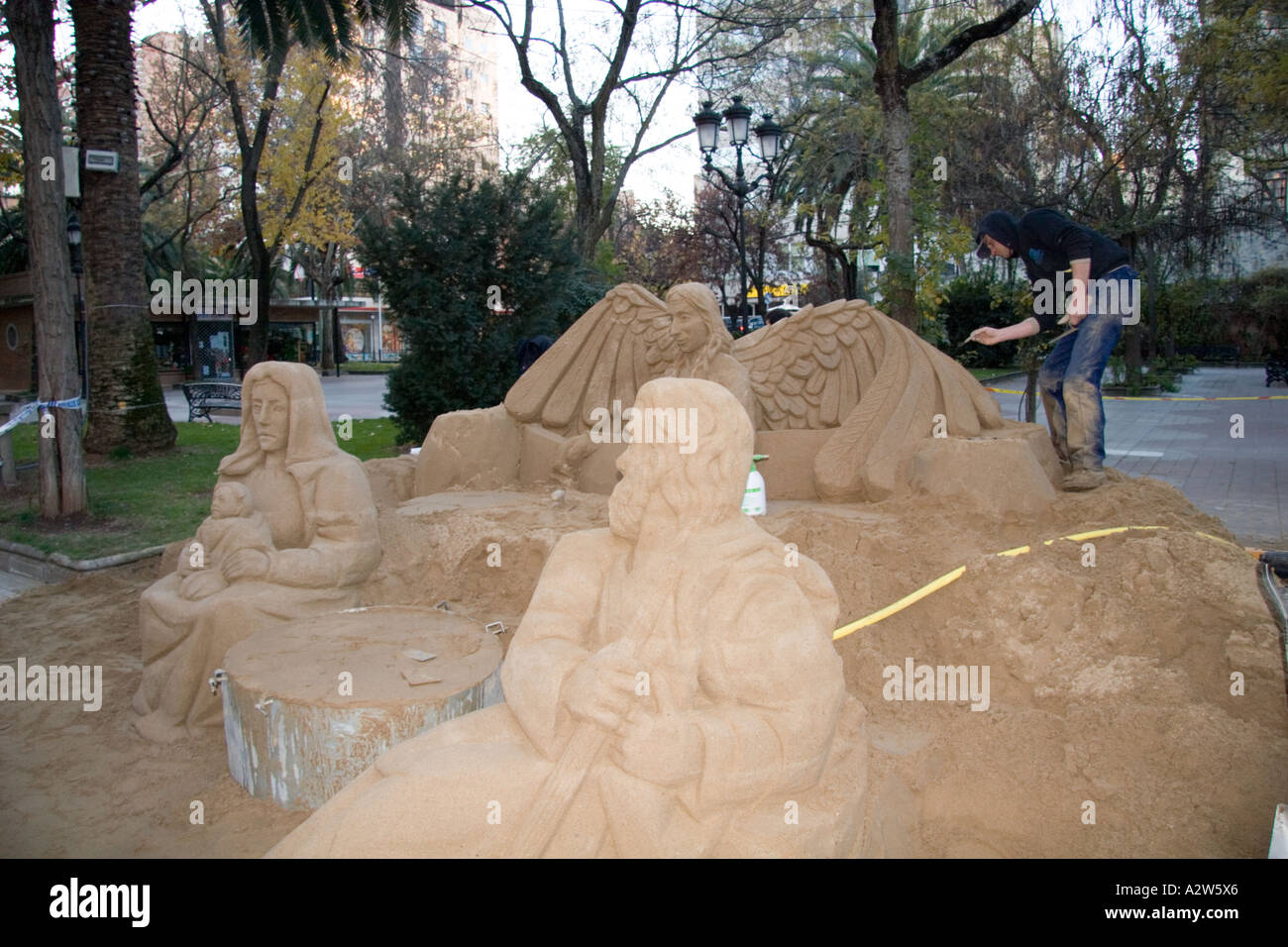Sand angel sculpture hi-res stock photography and images - Alamy