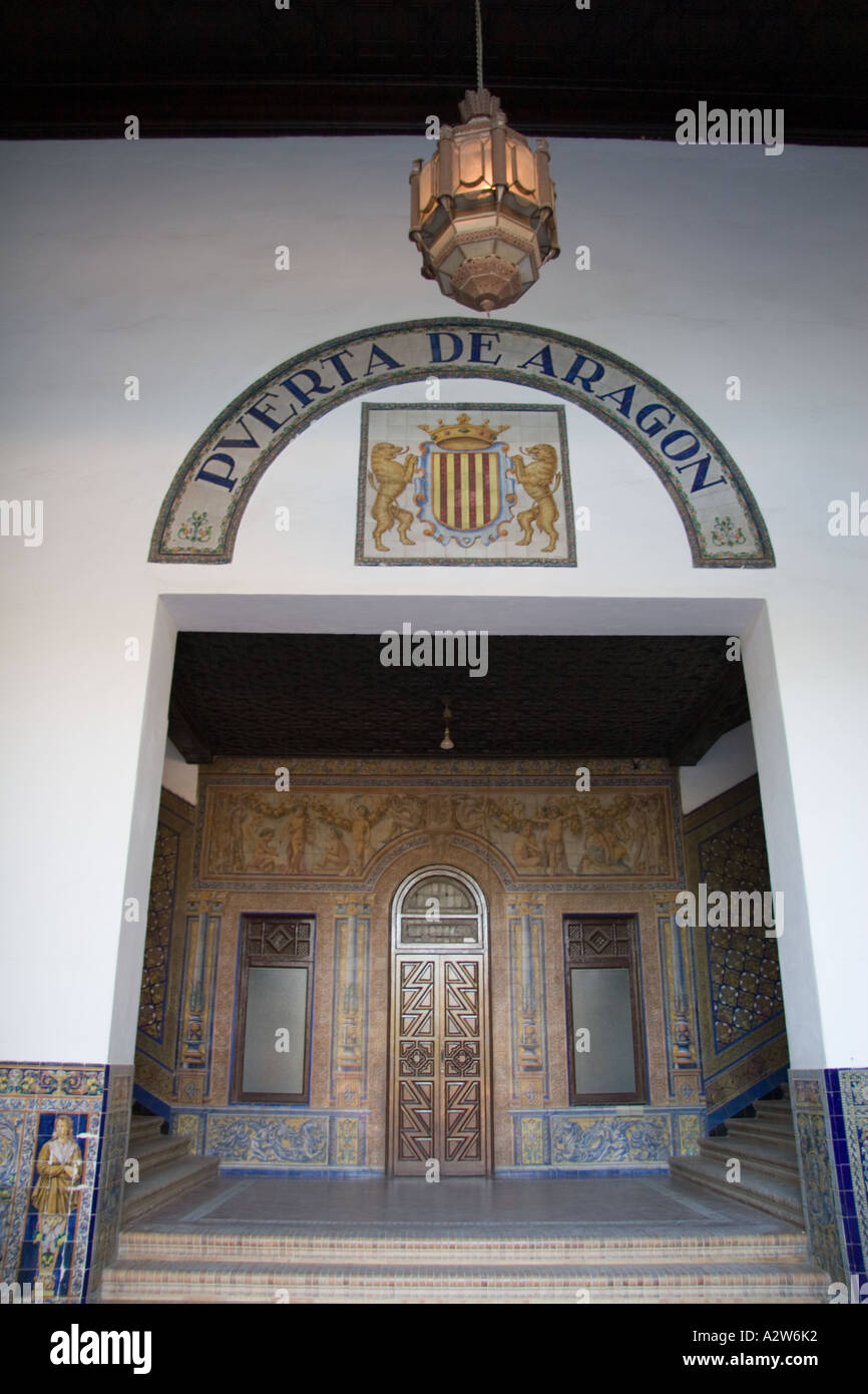 Puerta de Aragon into the building that surrounds Plaza de Espana Stock ...