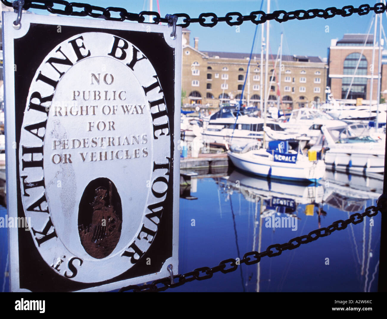 London marina sign uk hi-res stock photography and images - Alamy
