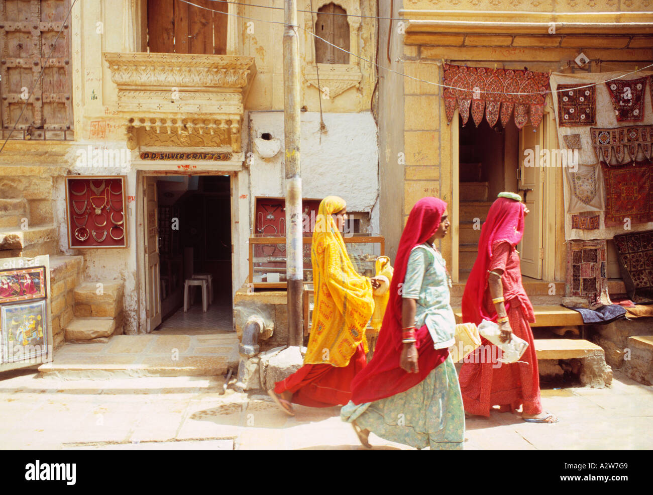 INDIA RAJASTHAN PUSHKAR WOMEN Stock Photo - Alamy
