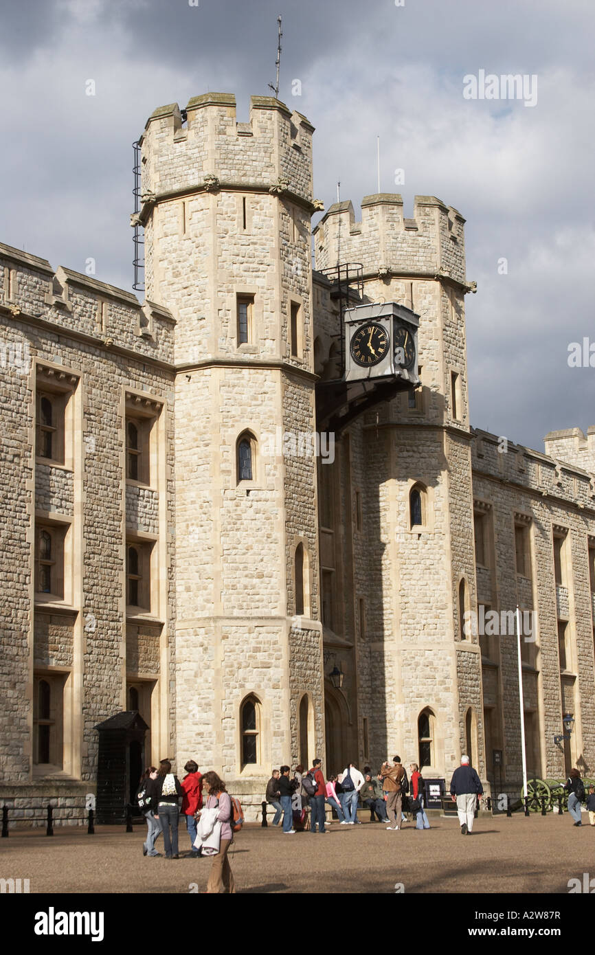 Block color crown hi-res stock photography and images - Alamy
