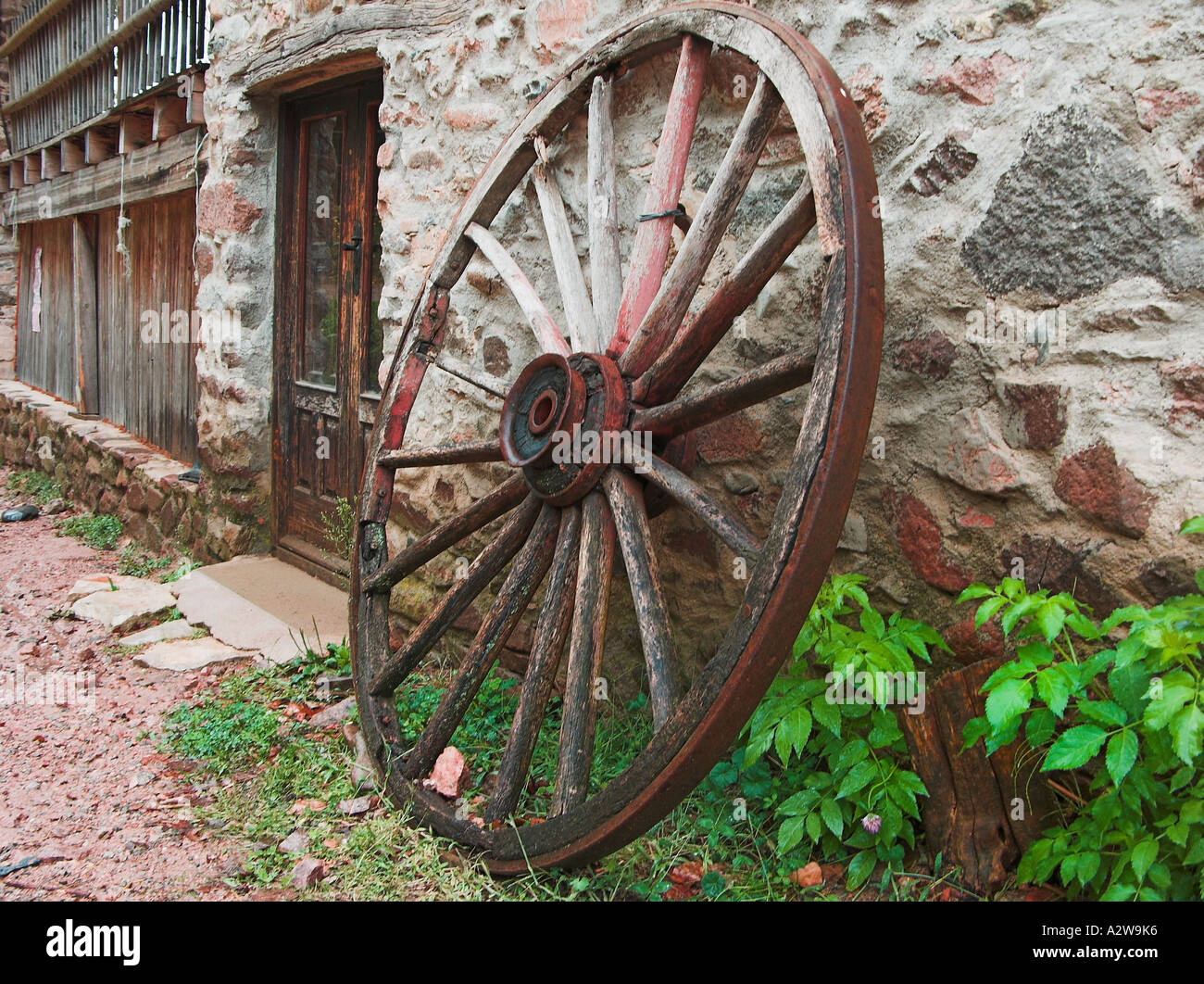Wood wheeled farm wagon hi-res stock photography and images - Alamy