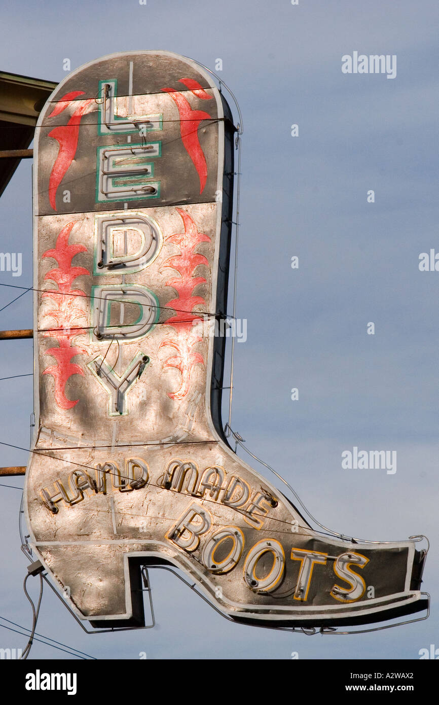 Boot shaped sign hi-res stock photography and images - Alamy