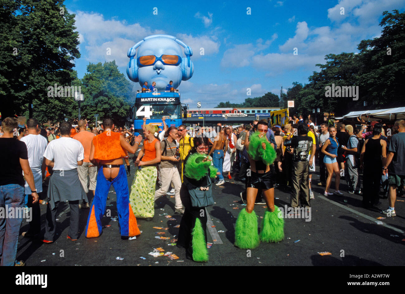 Berlin germany crowd love parade hi-res stock photography and images ...