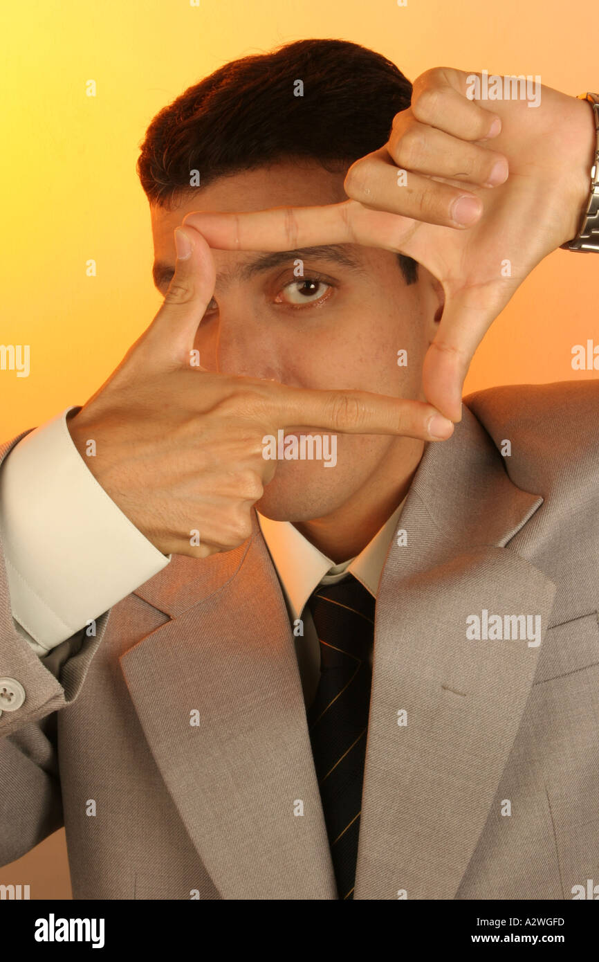 Man director frame viewfinder hi-res stock photography and images - Alamy