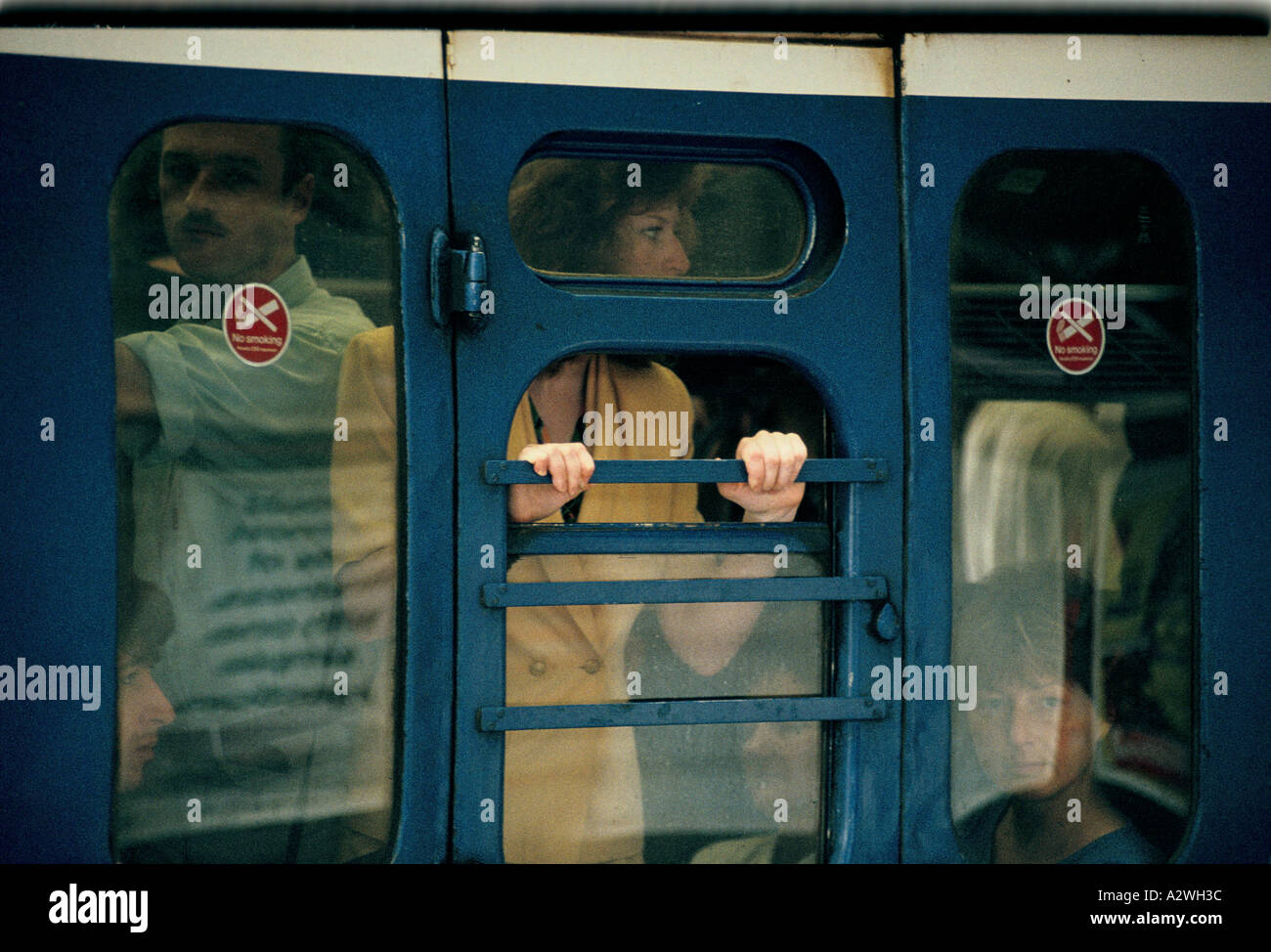 crowded train leaving clapham junction london Stock Photo - Alamy
