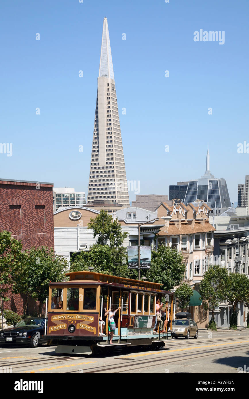 Pyramide steht hi-res stock photography and images - Alamy