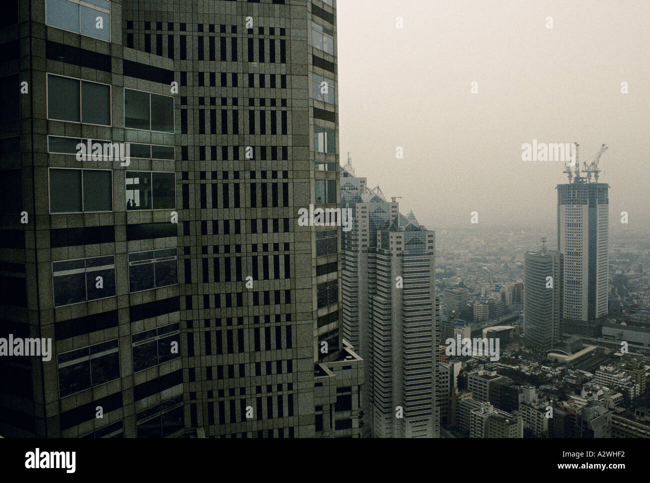 pollution smog over the shinjuku business area tokyo Stock Photo - Alamy