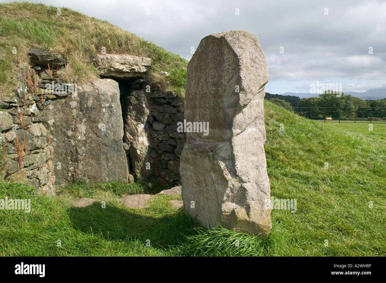 Bryn celli ddu burial chamber hi-res stock photography and images - Alamy