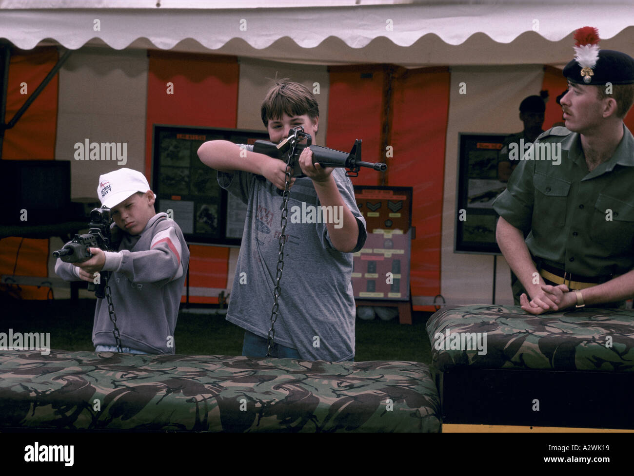 Children with guns hi-res stock photography and images - Alamy