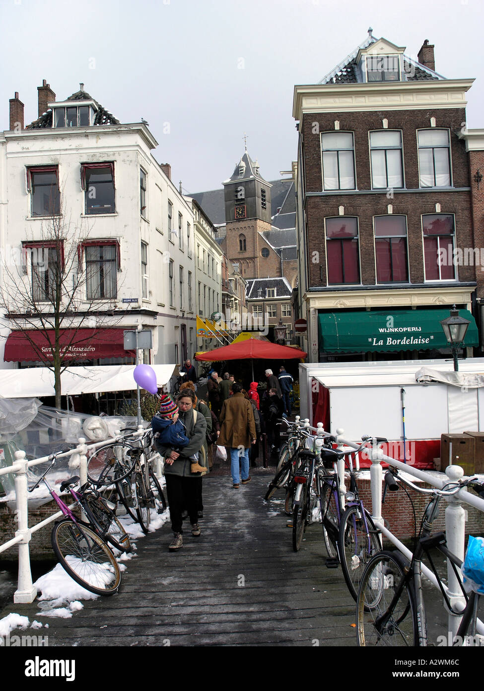 De Leidse binnenstad traditional street market in Leiden Stock Photo ...