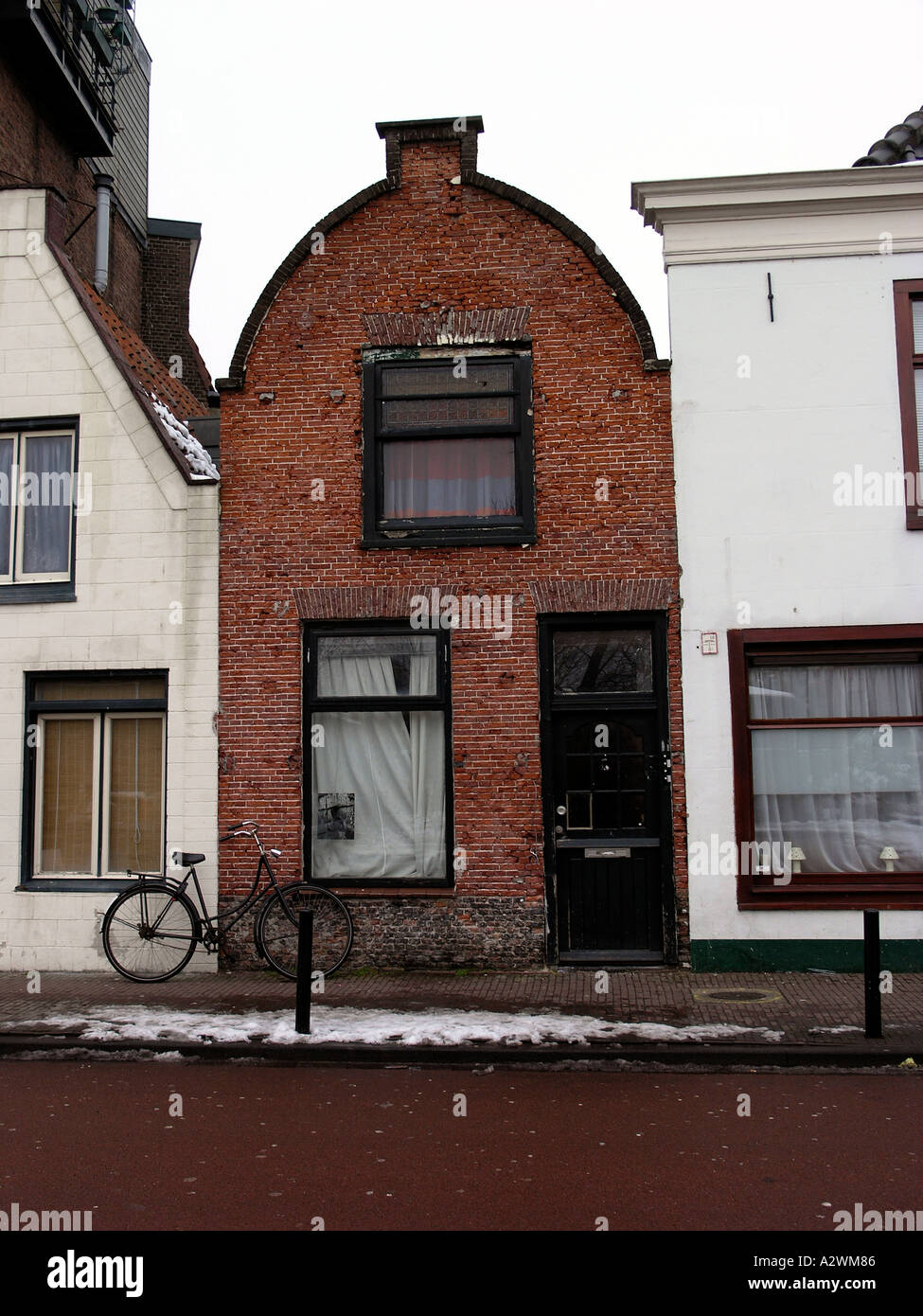Old traditional Dutch house in Leiden Stock Photo - Alamy